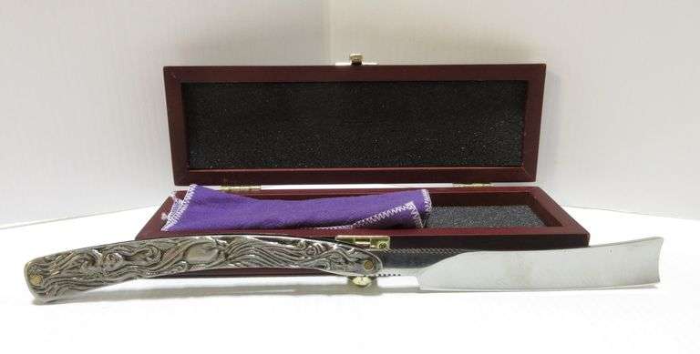 Ornate benevolence straight shaving razor, in wood case, very nice ...