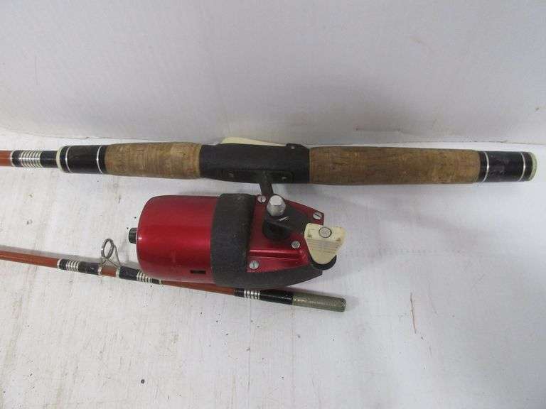 True Temper Uni-Spin 63L Fishing Pole - Albrecht Auction Service