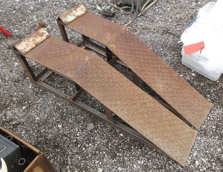 Heavy duty steel ramps - Albrecht Auction Service