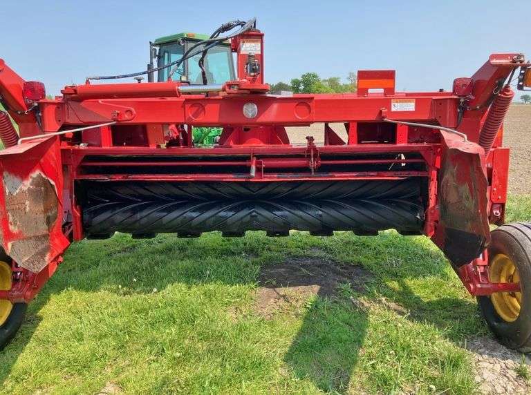 2013 New Holland H7450 Discbine, One Owner, Used to Cut 100 Acres Four ...