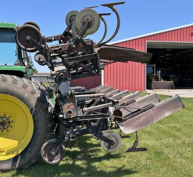 Hiniker 1000 Ridge Till Cultivator, 12R30" Spacing, Single Sweep Heavy ...
