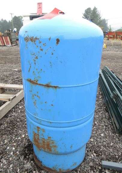 Well-X-Trol bladder tank for well, 30"H, used, has rust - Albrecht ...