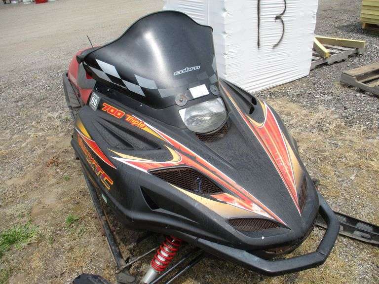 1998 Yamaha Vmax 700 triple snowmobile, has studded track, runs and ...