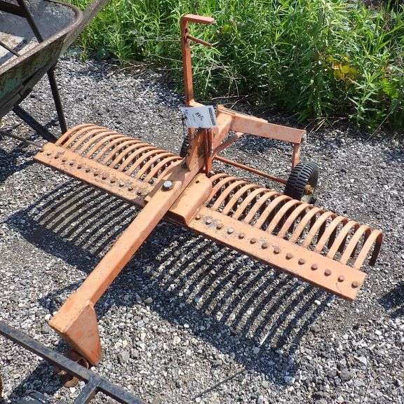 York TA1 pull-behind 48" rake, Serial No. 6734 - Albrecht Auction Service