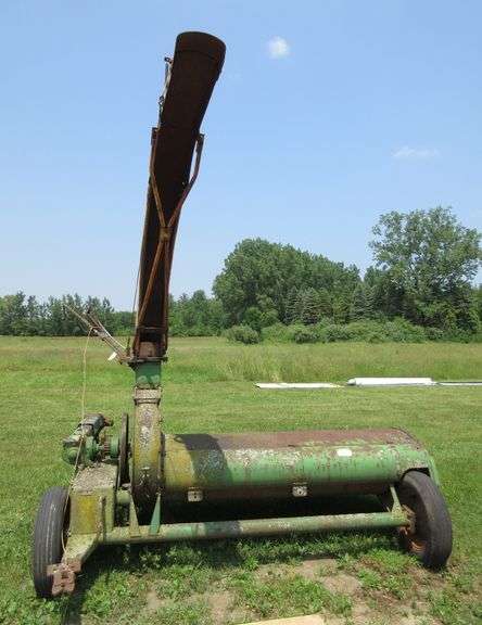 John Deere chopper - Albrecht Auction Service