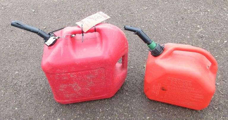 (2) Gas cans, 2.5-gallon and 5-gallon, used, fair - Albrecht Auction ...