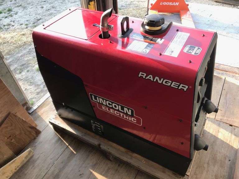 Lincoln Electric Ranger 225 Gasoline Welder / Generator, (61.2 Hours ...