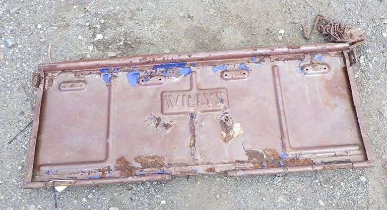 Old Willys tailgate, used, rusty - Albrecht Auction Service