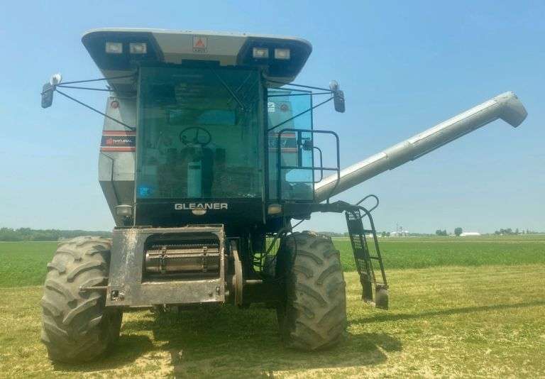 1994 Gleaner R42 Combine, (3669 Engine Hours, 2459 Separator Hours ...