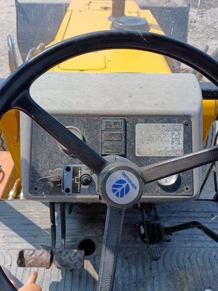 1995 Ford 555D Backhoe, ROPS with Windshield, Majority of the Hydraulic ...