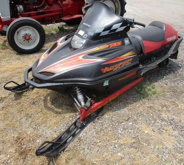 1998 Yamaha Vmax 700 triple snowmobile, has studded track, runs and ...