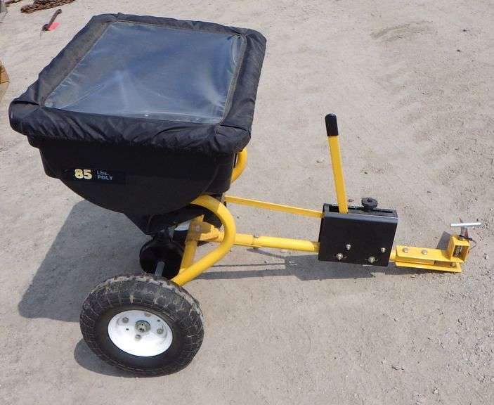 Yardworks pull behind broadcast spreader - Albrecht Auction Service