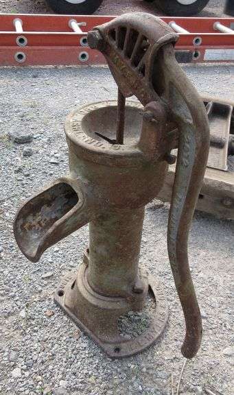 Antique Myers pitcher pump - Albrecht Auction Service