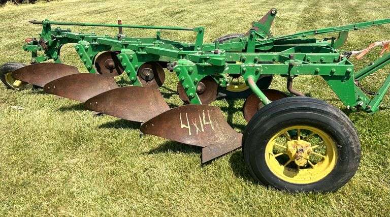 John Deere No. 66 4-14" Trailer Plow, Hydraulic Lift, Good Iron - Albrecht Auction Service