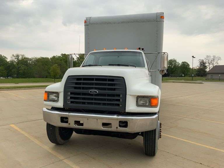 1998 Ford F-800 Truck 24' Morgan Box with Translucent Roof, (32,000 GVW ...