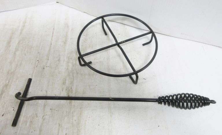 Cast iron dutch oven wenzel with stand and handle, 1887, in very good ...