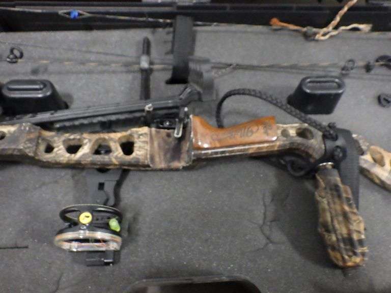 Mathews Q2XL draw length 29 solo cam, quiver, and plano case - Albrecht ...