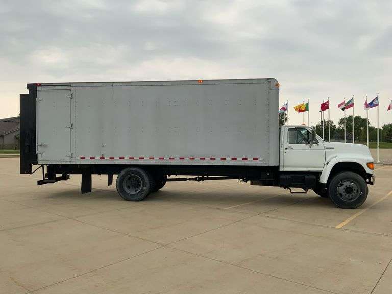 1998 Ford F-800 Truck 24' Morgan Box with Translucent Roof, (32,000 GVW ...