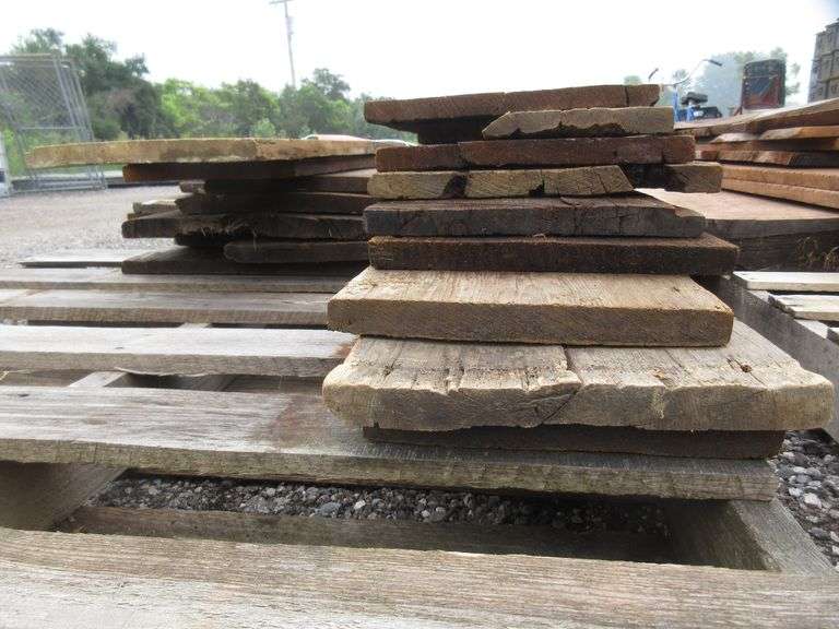 Barn wood from grainery, various lengths - Albrecht Auction Service