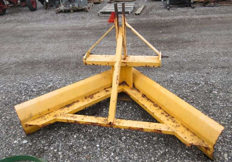 V-plow 3-point, 5 1/2', has rust but solid - Albrecht Auction Service