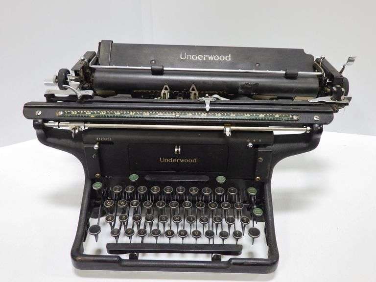 Underwood typewriter with 19 1/2" carriage - Albrecht Auction Service