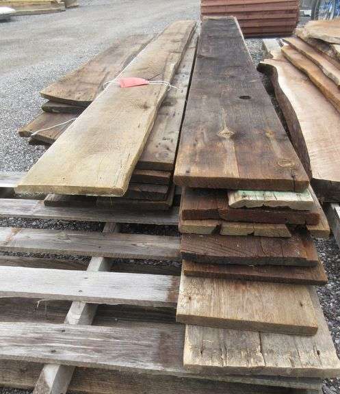 Barn wood from grainery, various lengths - Albrecht Auction Service