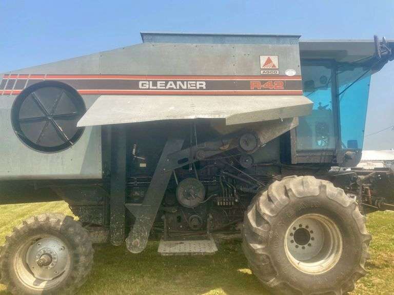 1994 Gleaner R42 Combine, (3669 Engine Hours, 2459 Separator Hours ...