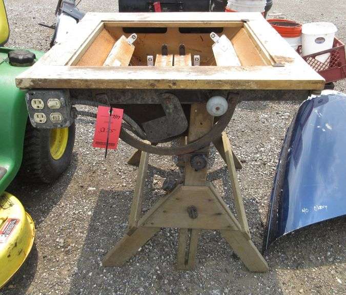 Tracing table, 32"W x 31"D x 32"H - Albrecht Auction Service