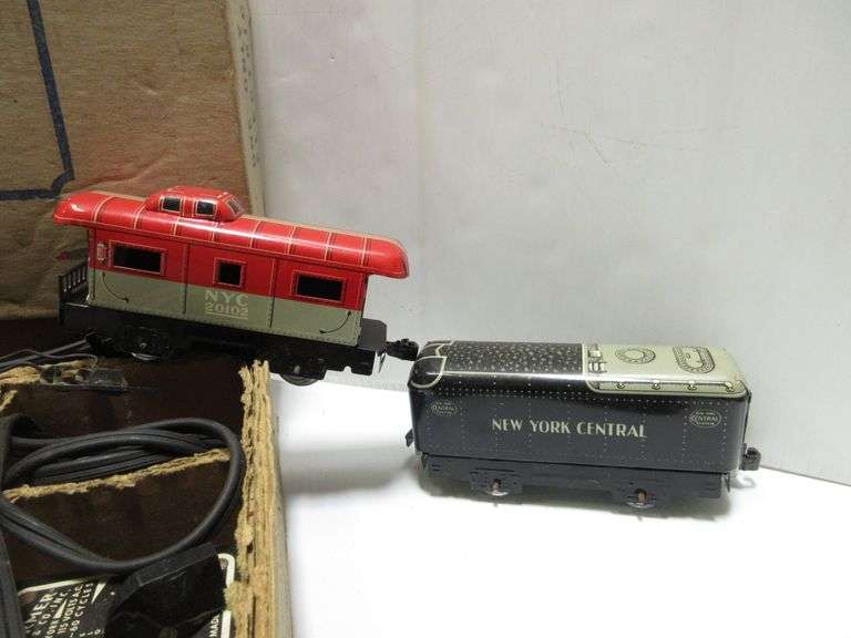 Streamline Electric train set, engine and (7) cars, tracks, transformer ...
