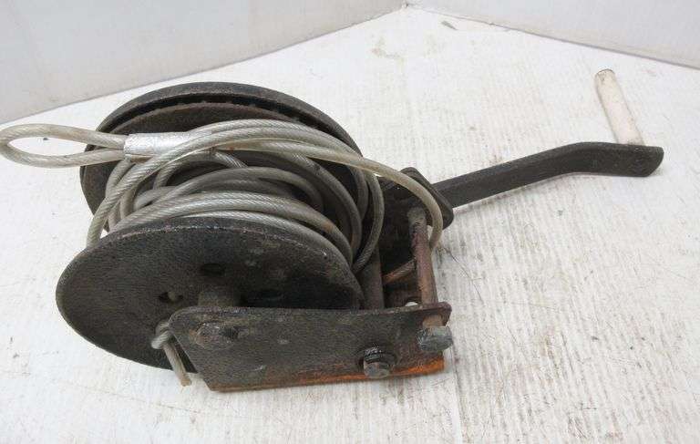 Manual hand crank winch, works - Albrecht Auction Service