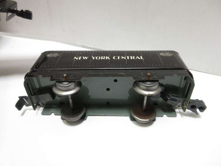 Streamline Electric train set, engine and (7) cars, tracks, transformer ...