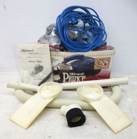 Royal Prince hand vac with manual, very good - Albrecht Auction Service