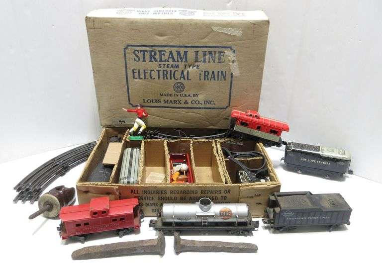 Streamline Electric train set, engine and (7) cars, tracks, transformer ...