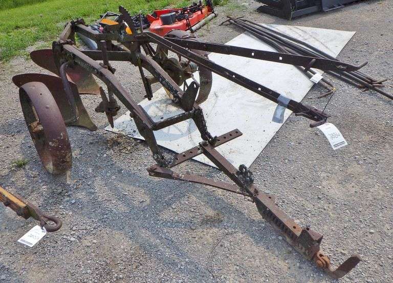 John Deere 2-bottom plow, 12" plows, looks to be complete - Albrecht ...