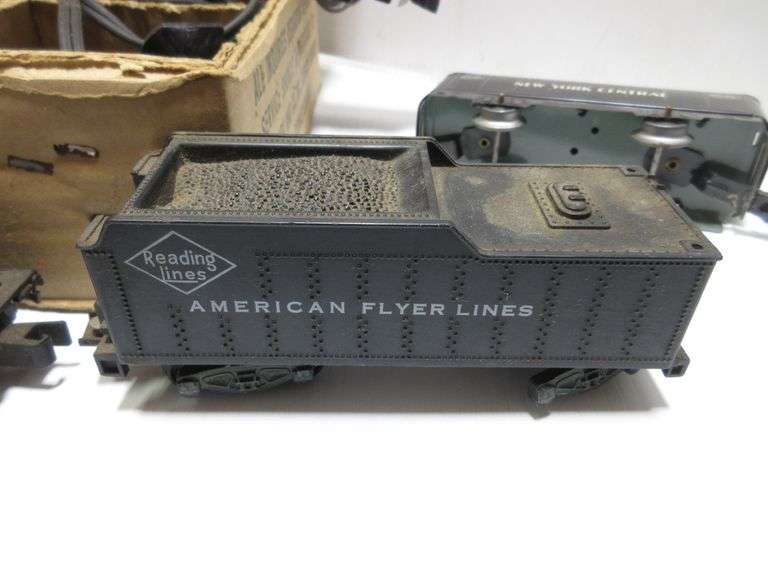 Streamline Electric train set, engine and (7) cars, tracks, transformer ...