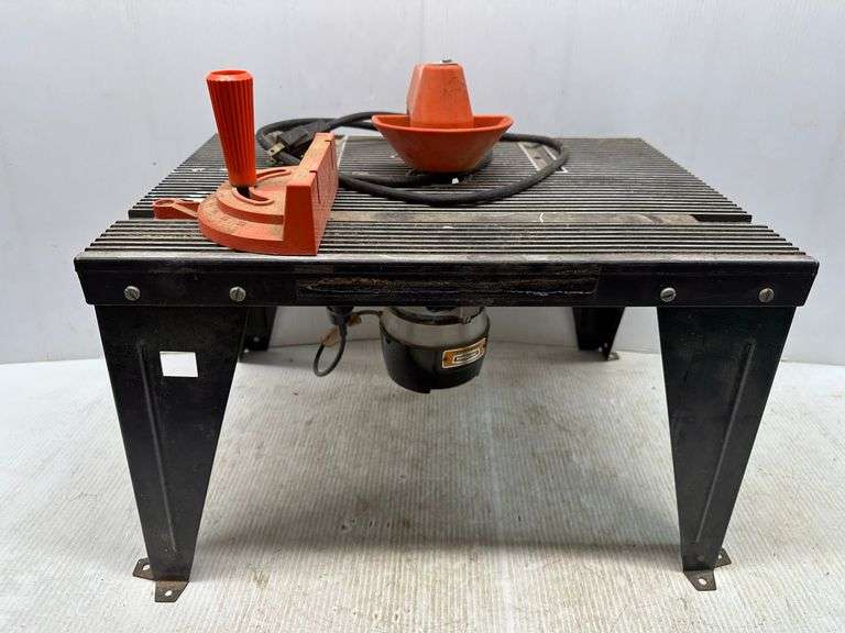 Router table with Craftsman professional router attached - Albrecht ...