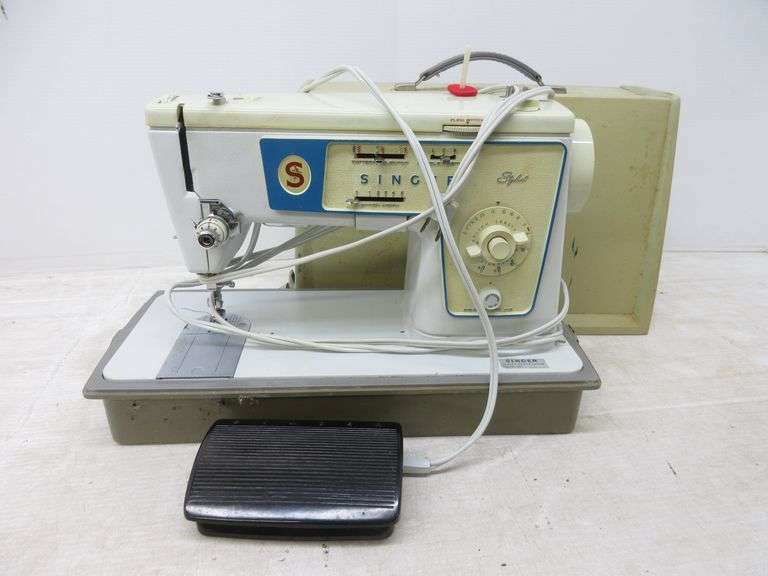 Older Singer sewing machine, 16"W - Albrecht Auction Service