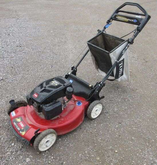 Toro 22" mower recycler with grass catcher, runs - Albrecht Auction Service