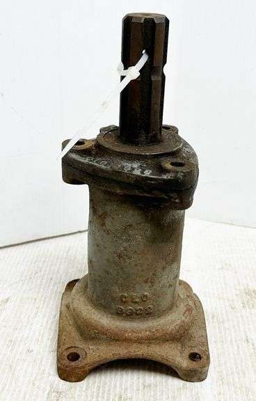 Tractor PTO extension adapter, 12"H - Albrecht Auction Service