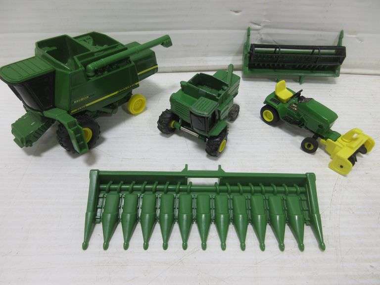 Miniature John Deere Titan II Combine, missing heads; ERTL John Deere 9610 Maximizer Combine ...