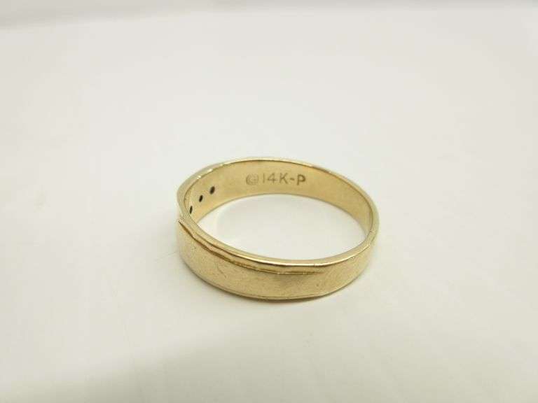 14K yellow gold wedding band with three round brilliant cut diamonds ...
