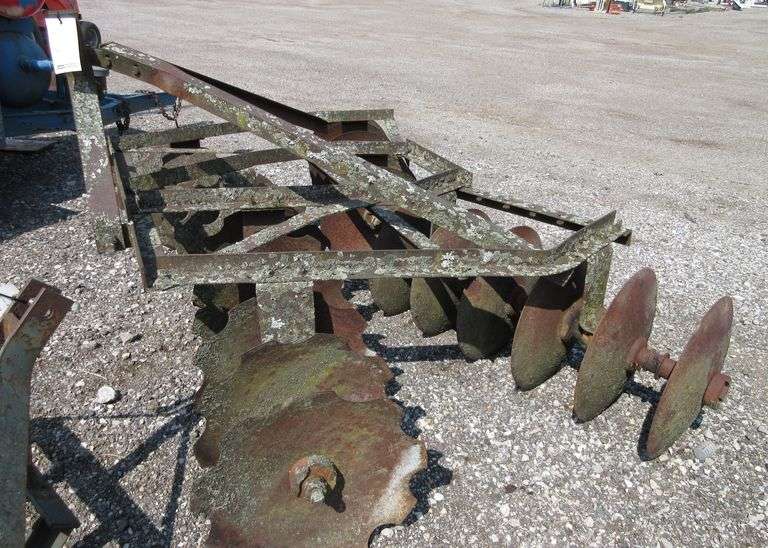 7' Ferguson 3-Point disc, solid, works - Albrecht Auction Service