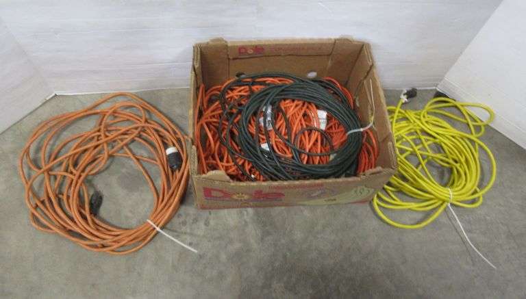 (6) Long extension cords, good - Albrecht Auction Service