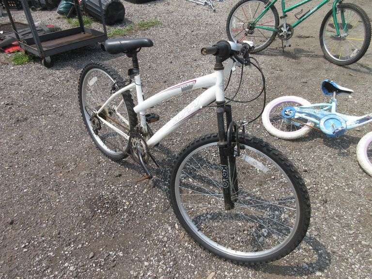 26" Huffy rival kolo bike - Albrecht Auction Service