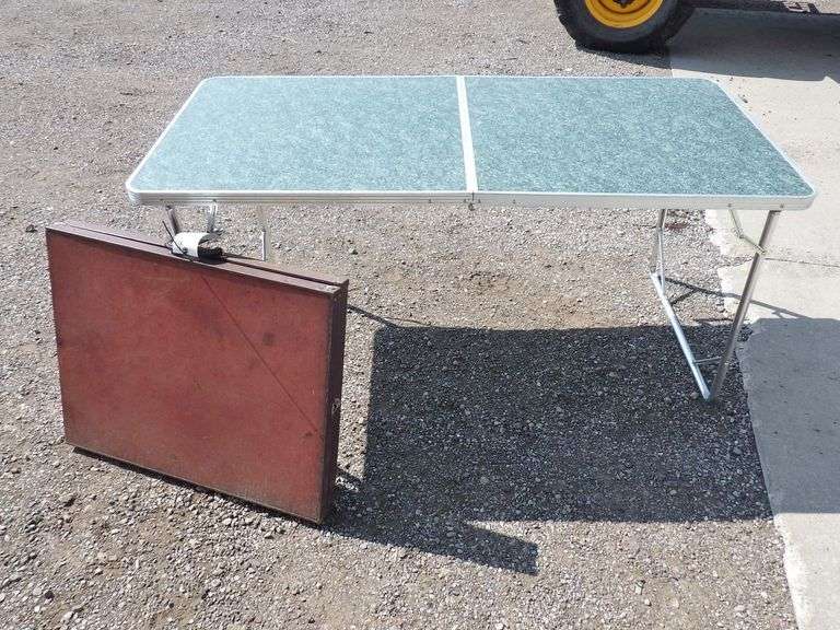 (2) Folding tables, used - Albrecht Auction Service