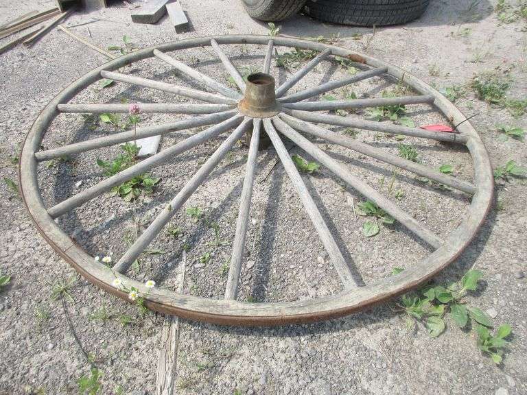48" Wooden wagon wheel from the 1800s, good - Albrecht Auction Service