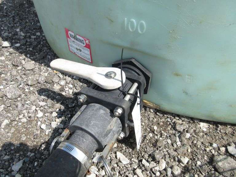 300-Gallon water tank with banjo valve, 5'Dia, no leaks, only has water ...