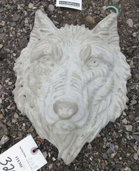Concrete wolf statue, good - Albrecht Auction Service