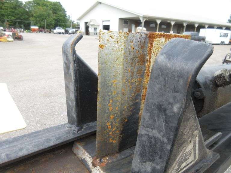 Brute 28-ton log splitter with 9.5 HP engine, runs and works with new ...