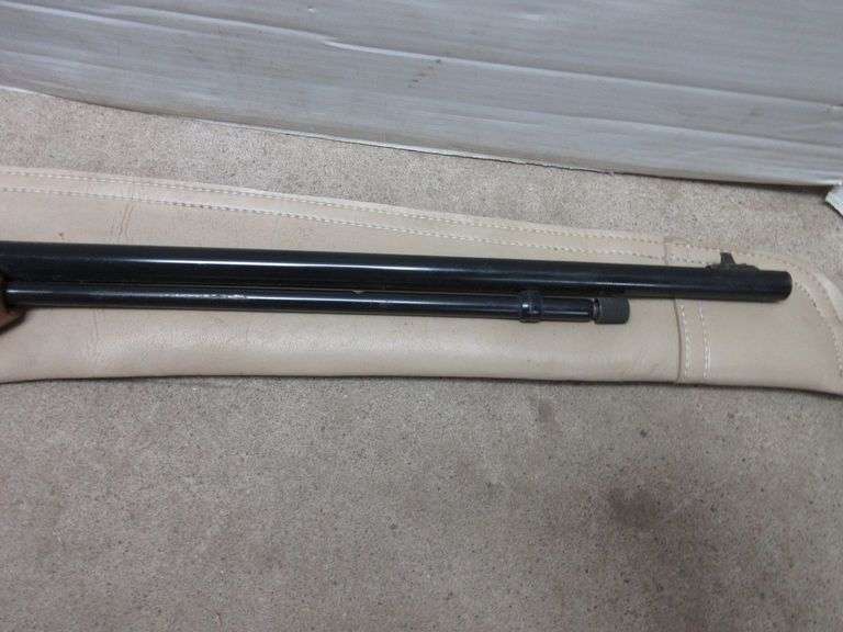 Daisy BB gun items, include: Model 572 with scabbard, model 86-70, up ...